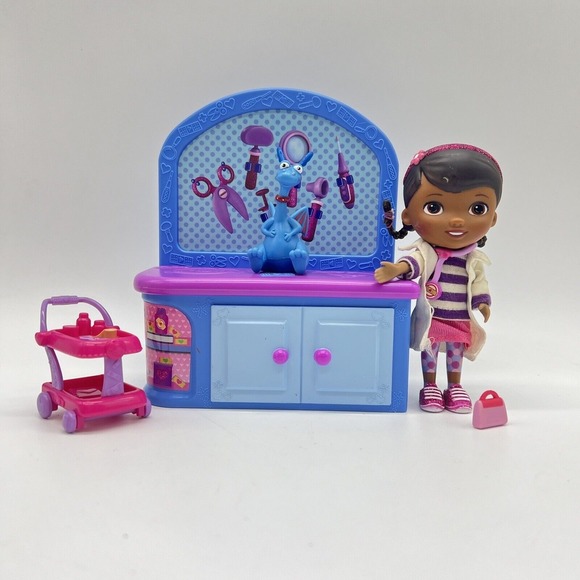 Toys | Disney Jr Just Play Talking Vet Desk 6 Doc Mcstuffins Doll Toy ...